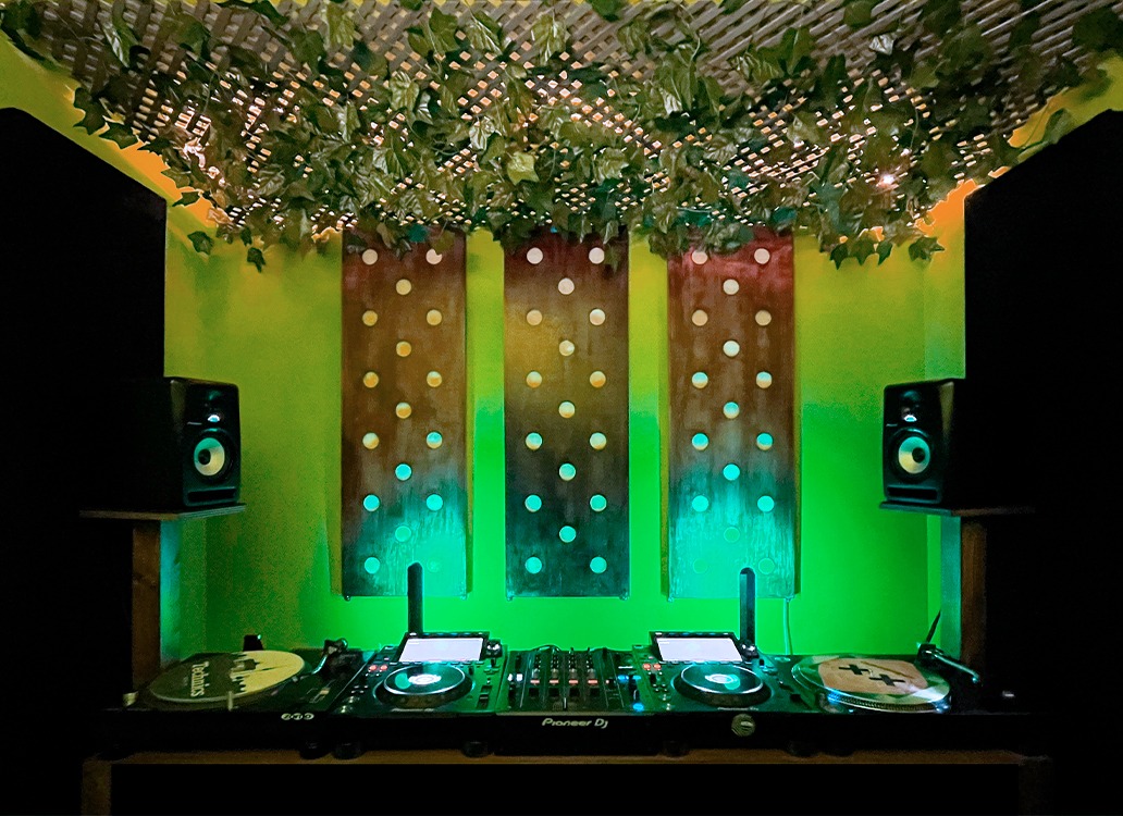 CABINA DE PRACTICA DJ – BeSide School